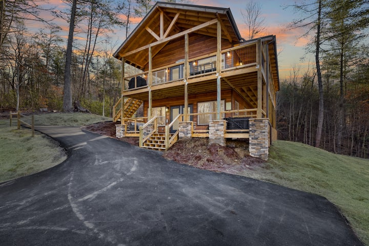 Brand New 3 Br W/ Hot Tub, Wifi, Pool Table And Secluded--free Dollywood Tickets - Tennessee