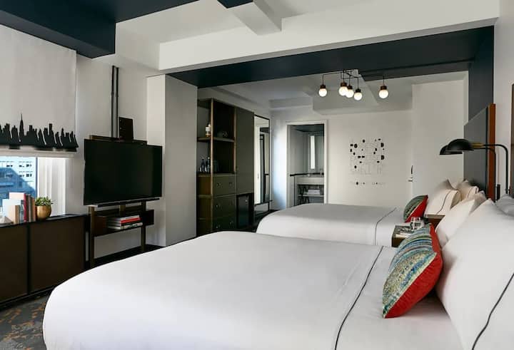 Art-inspired Oasis In Midtown! 3 Relaxing Units! - Queens, NY