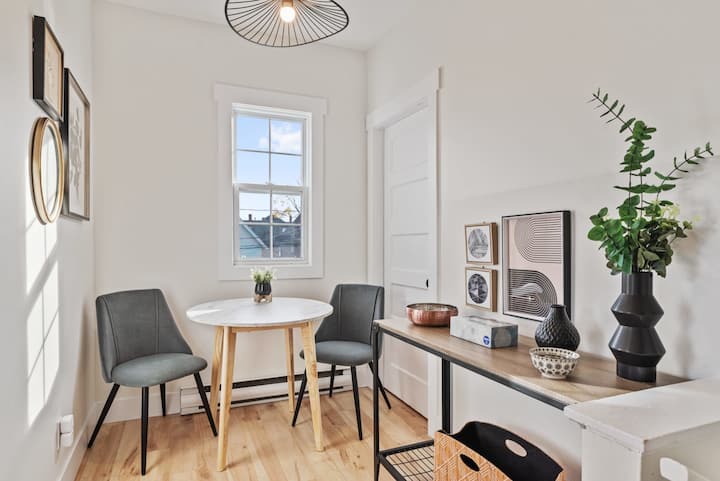 Bright 1 Bedroom - Wifi, Parking, Smart Tv - Moncton