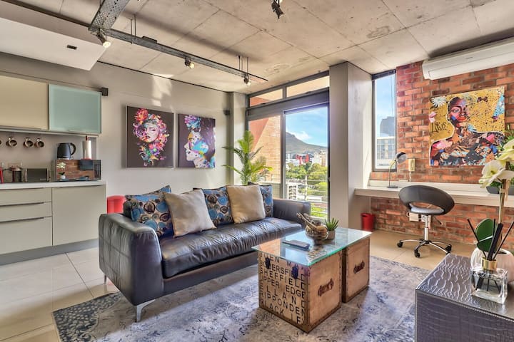 Chic Modern Industrial 1-bed Condo & Views - Cape Town