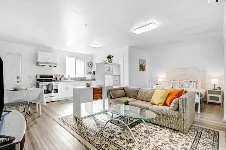 Cozy Guesthouse Near Downtown Alhambra - Alhambra, CA