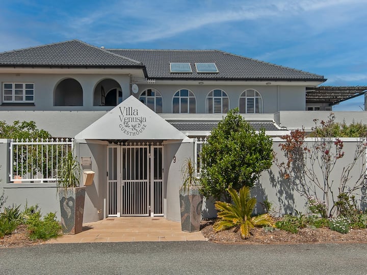 Comfort King Room 4 - Hermanus