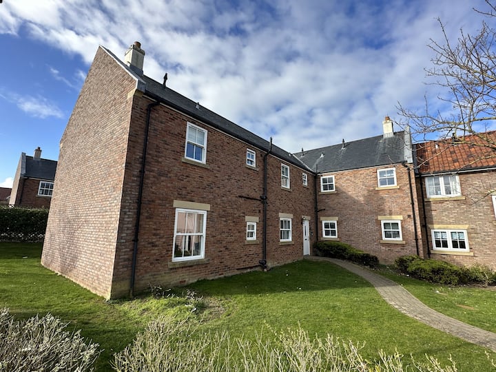 Seascape Apartment  - Pool And Beach Access - Filey