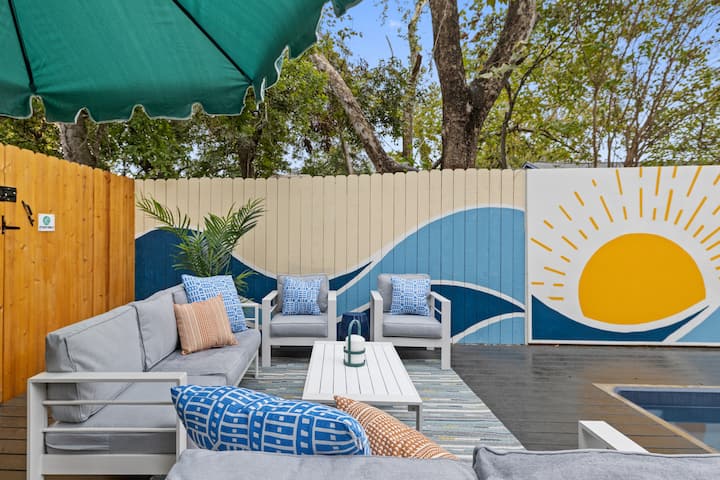 Astonishing Abode | Private+heated Pool | Near Dt - Austin, TX