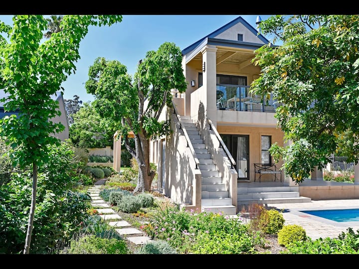 Small Wonder Guest Villa With Private Pool - Franschhoek