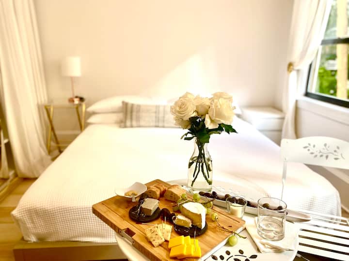 Zenpalm Landmark Boutique Hotel. Tropical Mermaids - Palm Beach, FL
