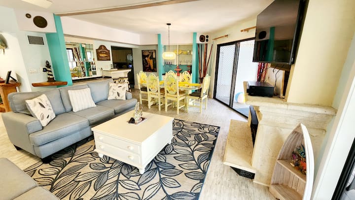 Heated Pool, Hot Tub & Private Tiki Bar - Stuart, FL
