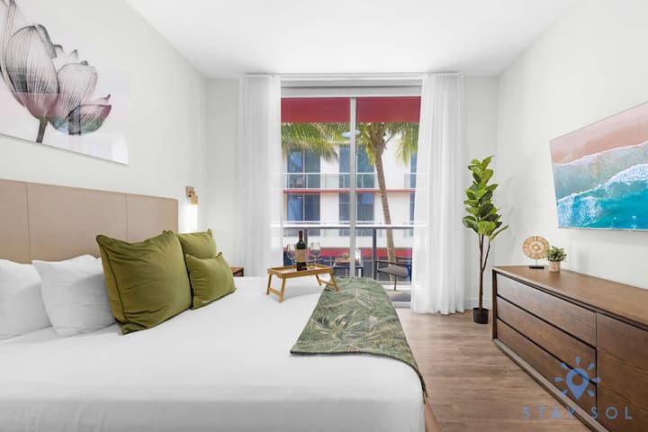 Near Beach + Rooftop Infinity Pool  + Gym - Hollywood, FL