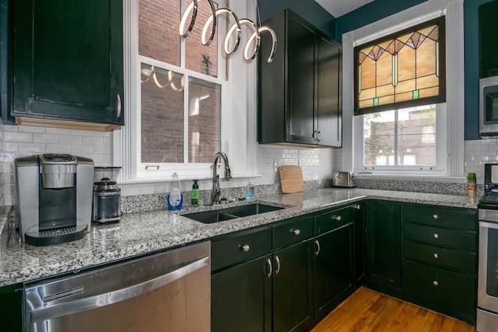 The Pink House (Theater Rm+central+workdesks) - St. Louis, MO