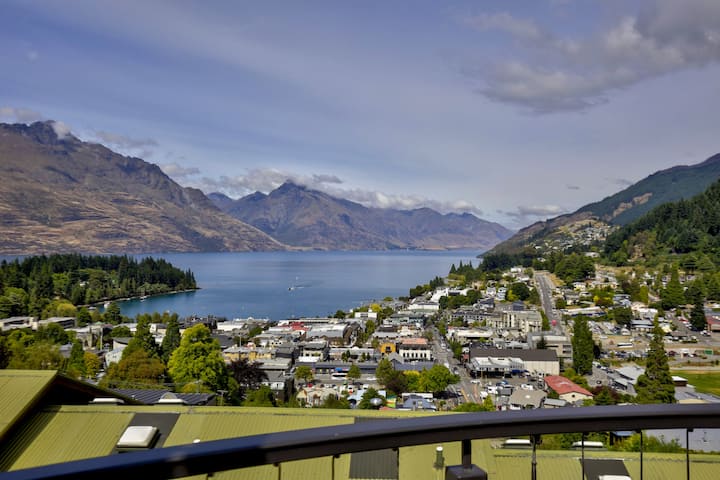 Magic On Malaghan With Lake Views - Queenstown