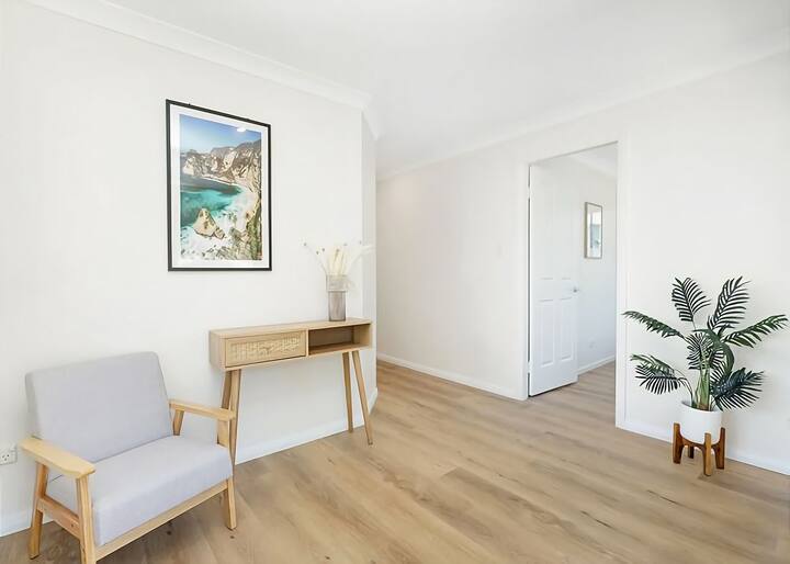 With Spectacular Views Of The Estuary And Park, This Retreat Is The Perfect Tranquil Escape - Urunga
