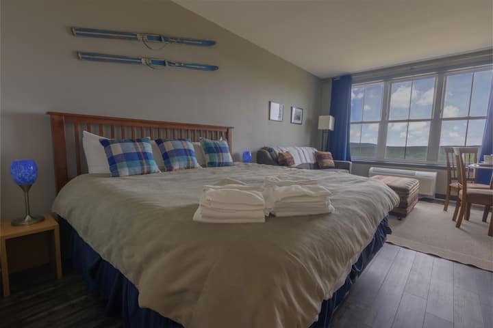 Es 224: Prime Village Spot + Free Ski Locker - Snowshoe