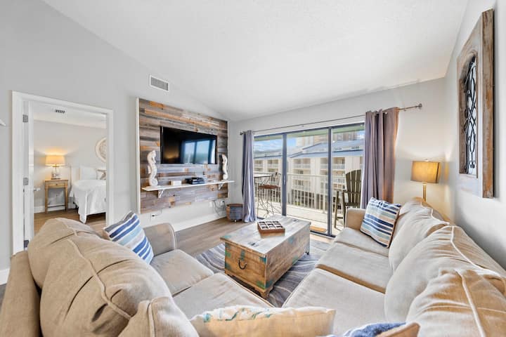 Romar Beach 313 | Direct Beach Access + Pool - Adventure Island, Orange Beach