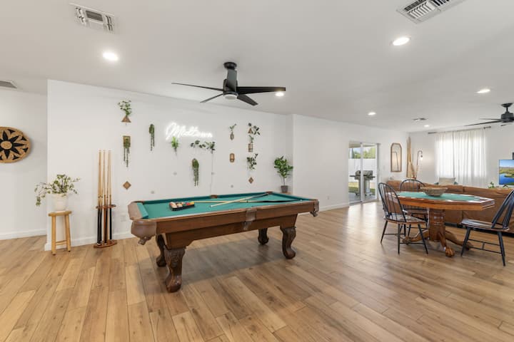 Luxury | Spacious Kitchen With Pool Table - Phoenix