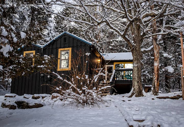 Modern Streamside Cabin Near Hunter Mountain - Tannersville, NY