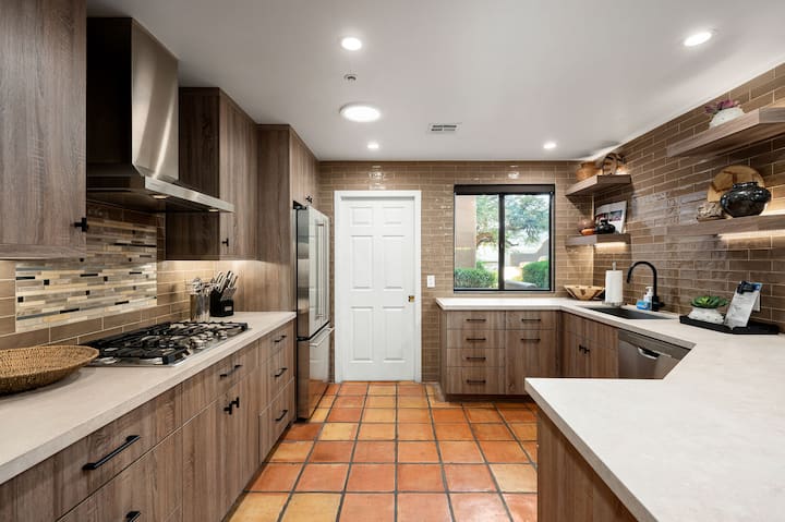 Exclusive Boulder's Retreat Near Downtown Cave Creek, Hiking, Scenic Views. - Cave Creek