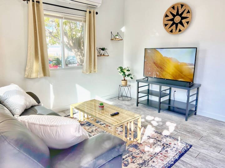 ~Charming Flat Near The City~ - National City, CA