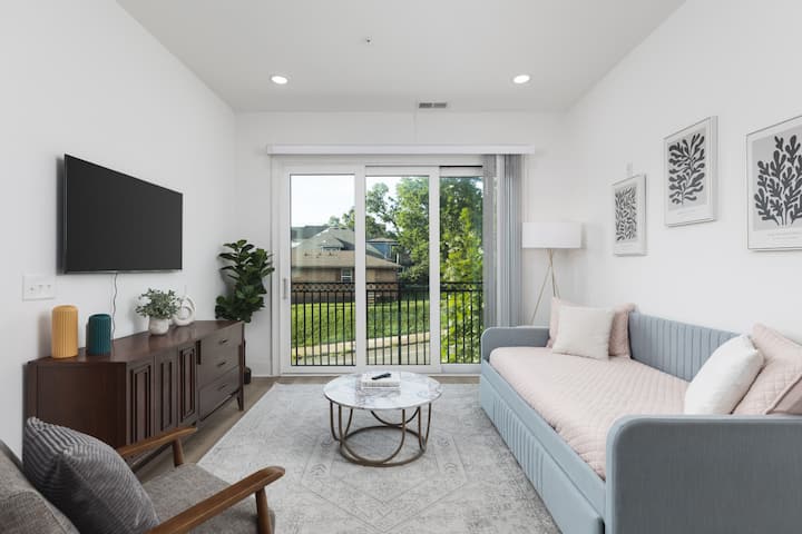 Modern East Nashville Condo 3 Miles To Downtown - Nashville, TN
