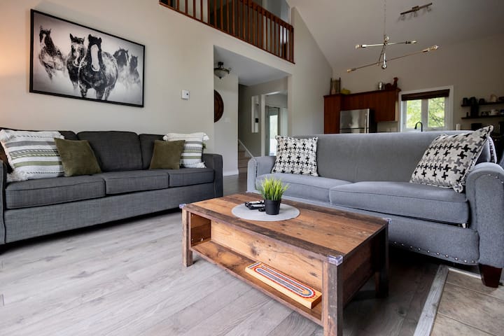 Magog, Entre Lac Et Montagne - Magog