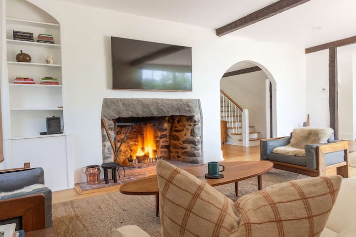 Meeker Hill House - Country Escape W/ Heated Pool - Redding, CT