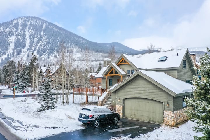 Windflower Retreat: Beautiful Dog Friendly Home - Silverthorne, CO