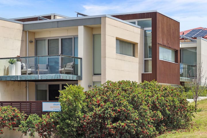 Alouarn Apartment 1 - Luxury King With Spa - Augusta