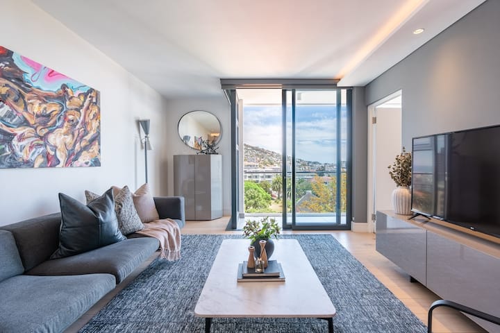 Stylish Designer Apartment Seapoint - Balcony&pool - Camps Bay