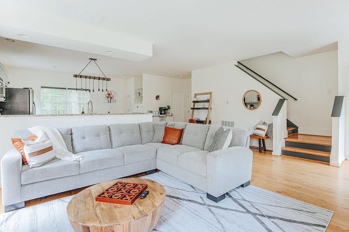 Afton Bliss: Sleeps 10 On 151 With Game Room - Wintergreen, VA