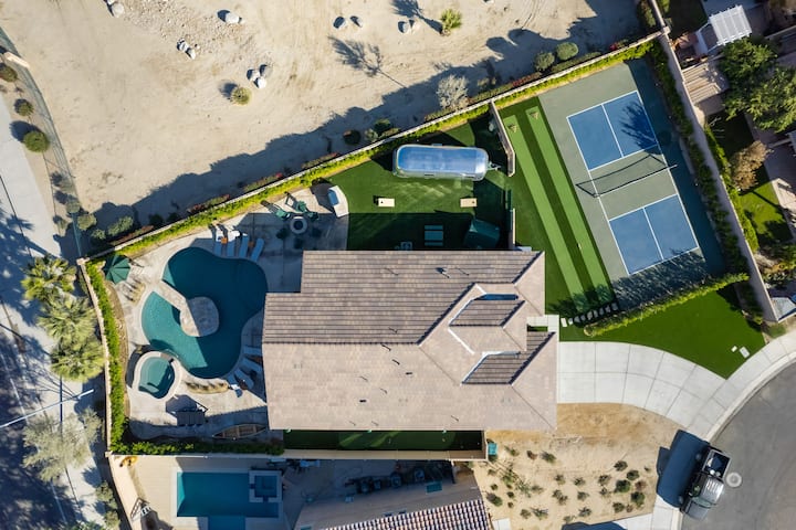 Pickleball At The Camp - 코첼라