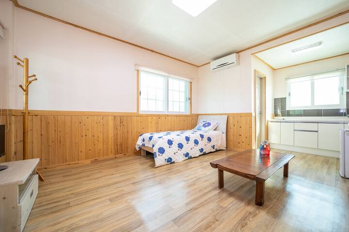 #여유로운 힐링 숙소 #깔끔한 펜션 B동104호 - 연무읍