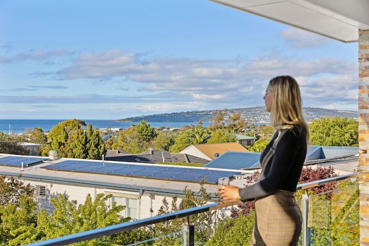 The Dromana Beach House | Stunning Views - Arthurs Seat