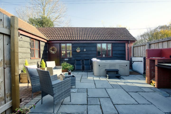 Cosy Countryside Cottage With Hot Tub - Budleigh Salterton