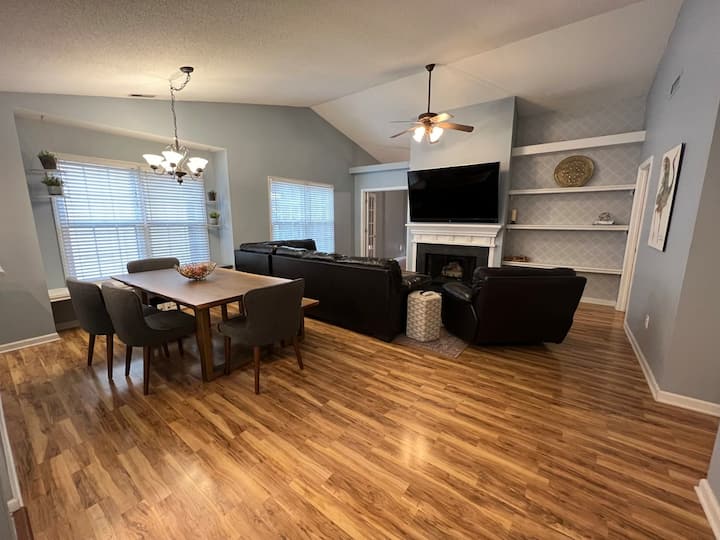 Fenced In|pet Friendly|king Bed|heart Of Cary - Apex