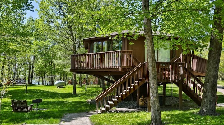 Lakefront Octagon Treehouse - Grant Lake, Bemidji