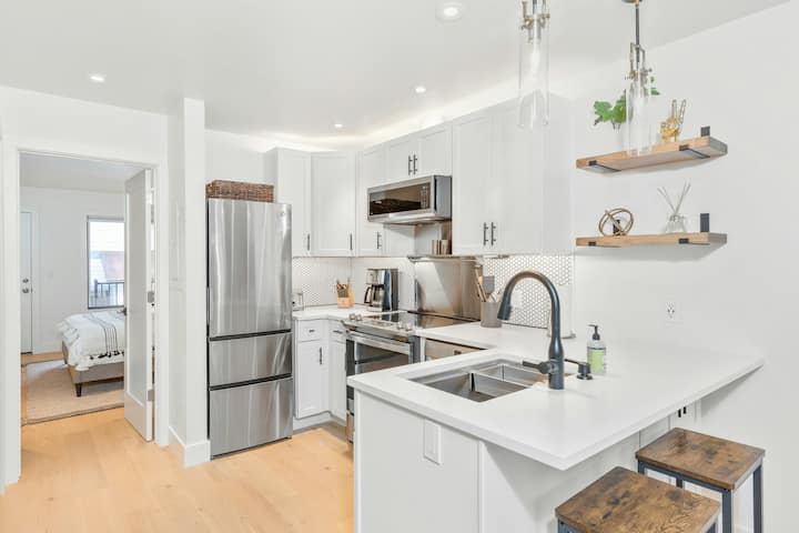 Luxe Downtown Telluride Condo Just Steps From Lift - テルユライド, CO