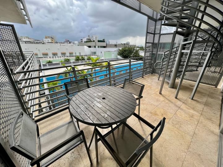 Penthouse | Private Jacuzzi | Ocean View Rooftop - Miami Beach, FL