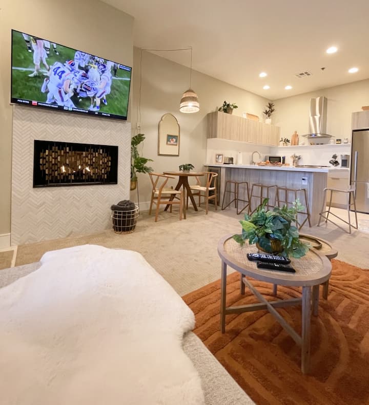 Sun Kissed Lux Retreat- Old Town, Lq - Palm Desert, CA