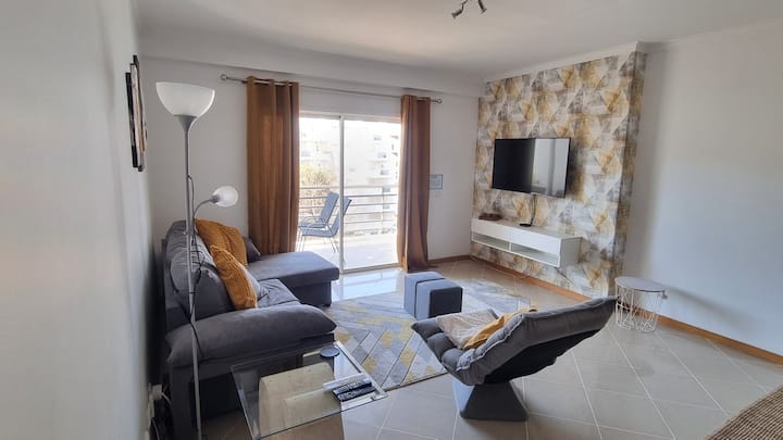 Spacious & Central Apartment With Rare Parking - Albufeira