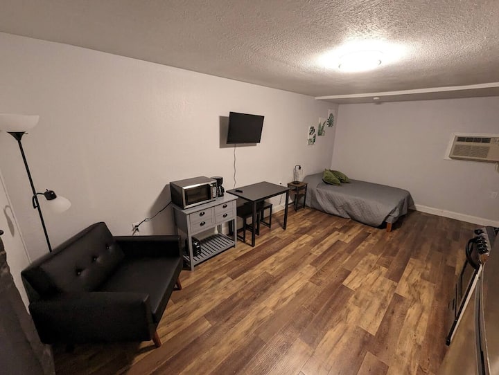 Southside Flats #104 Studio Apartment - Lake Red Rock, IA