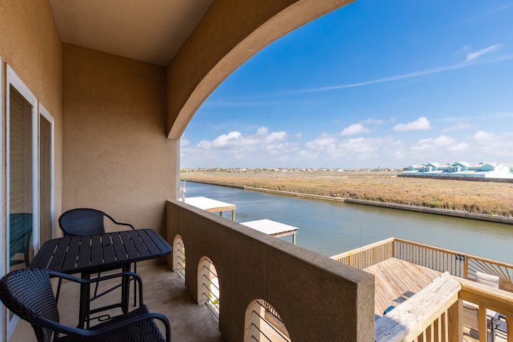 Reel Relaxation | Canal Townhome & Private Sundeck - Corpus Christi, TX