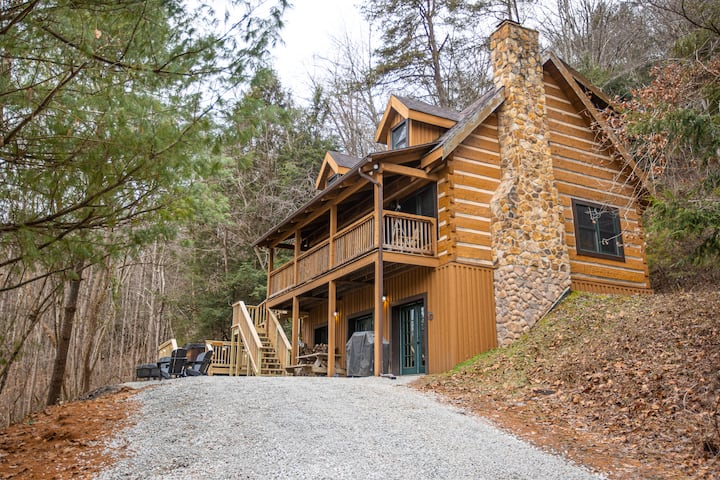 Hemlock Log Cabin on 5 Secluded Acres - Cabins for Rent in Rockbridge ...