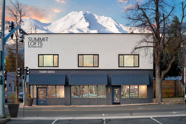 Entire Boutique Hotel @ Base Mt Shasta (Sleeps 30) - Mount Shasta, CA