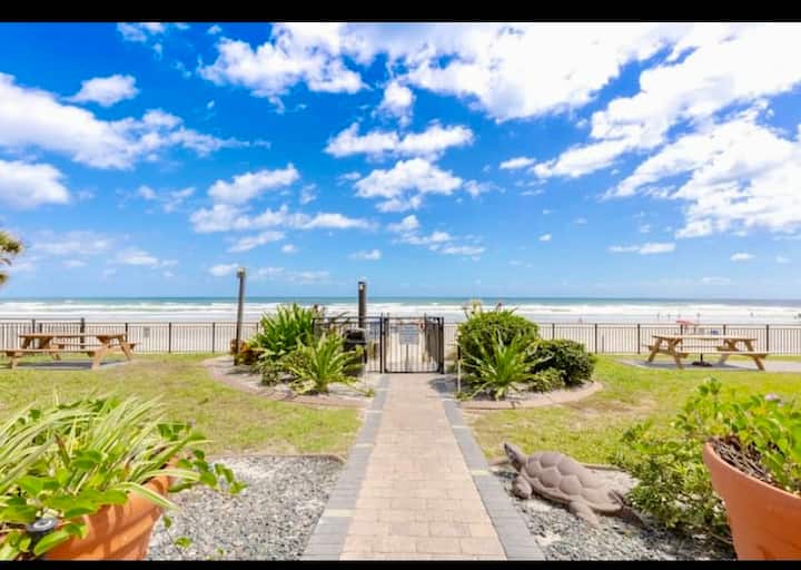Oceanfront, Daytona Beach Shores - Daytona Beach, FL