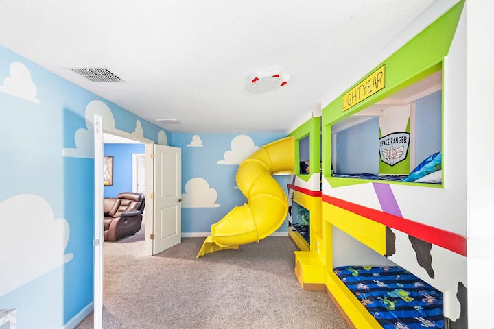 Spacious Davenport Villa: 9br, Pool, Sleeps 22 - 대븐포트