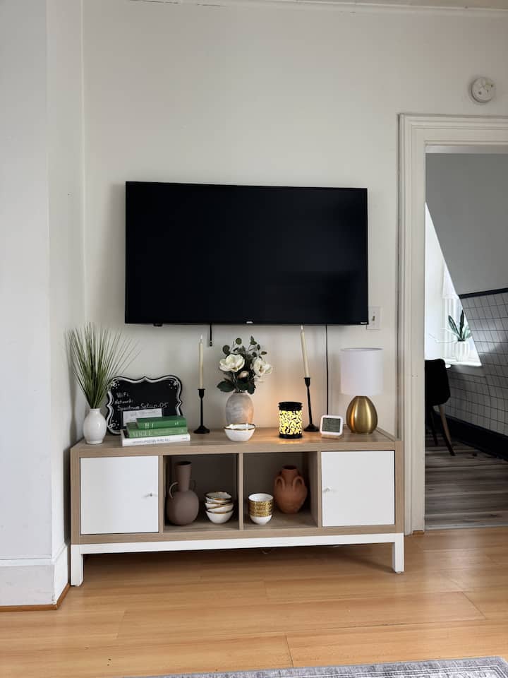 Cozy Apt W/sunset View Over River - Troy, NY