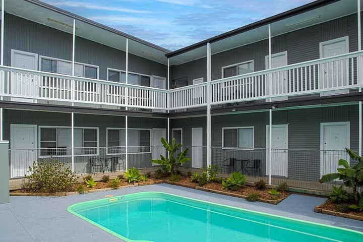 Pacific Motel 04 - Forster