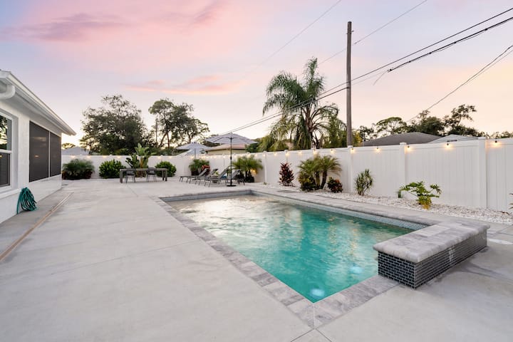 Waldemere House | Saltwater Pool | Stylish Design - Sarasota, FL