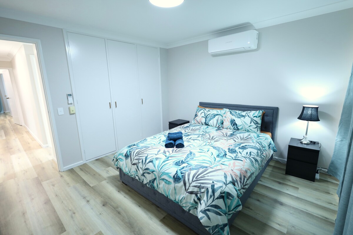 63 Family Home in Noranda sleeps 6 - Houses for Rent in Noranda ...