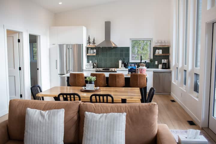 Luxury Private Cabin W/hot Tub & Mountain Views - Canada