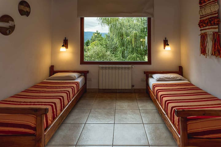 Bungalow Con Vista Al Jardín Y A La Cordillera - El Bolsón